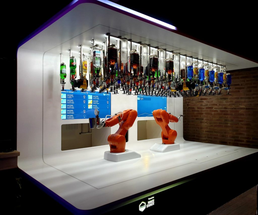 Bionic Bar ouvre à La Salamandre: le robot va vous servir vos cocktails